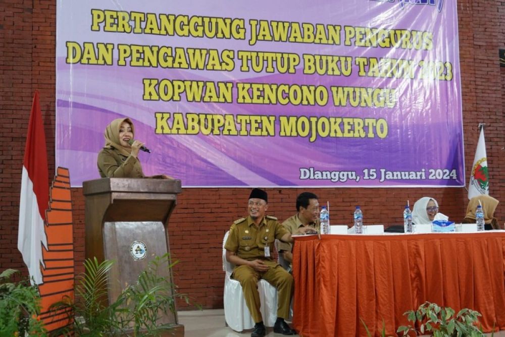 Hadiri RAT 2023 Koperasi Kopwan Kencono Wungu, Bupati Ikfina : Koperasi ...