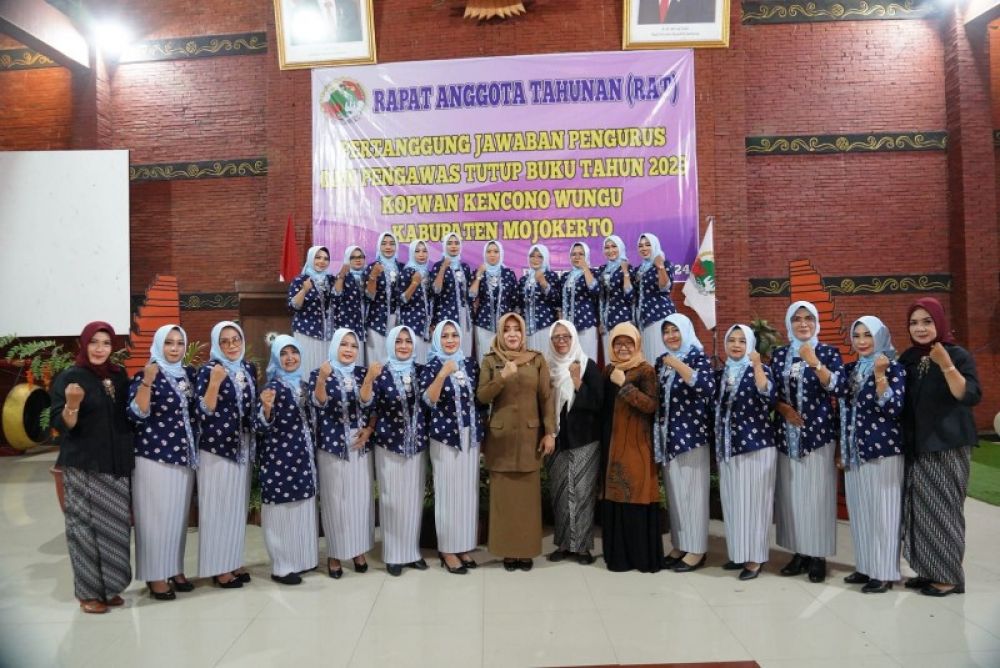 Hadiri RAT 2023 Koperasi Kopwan Kencono Wungu, Bupati Ikfina : Koperasi ...